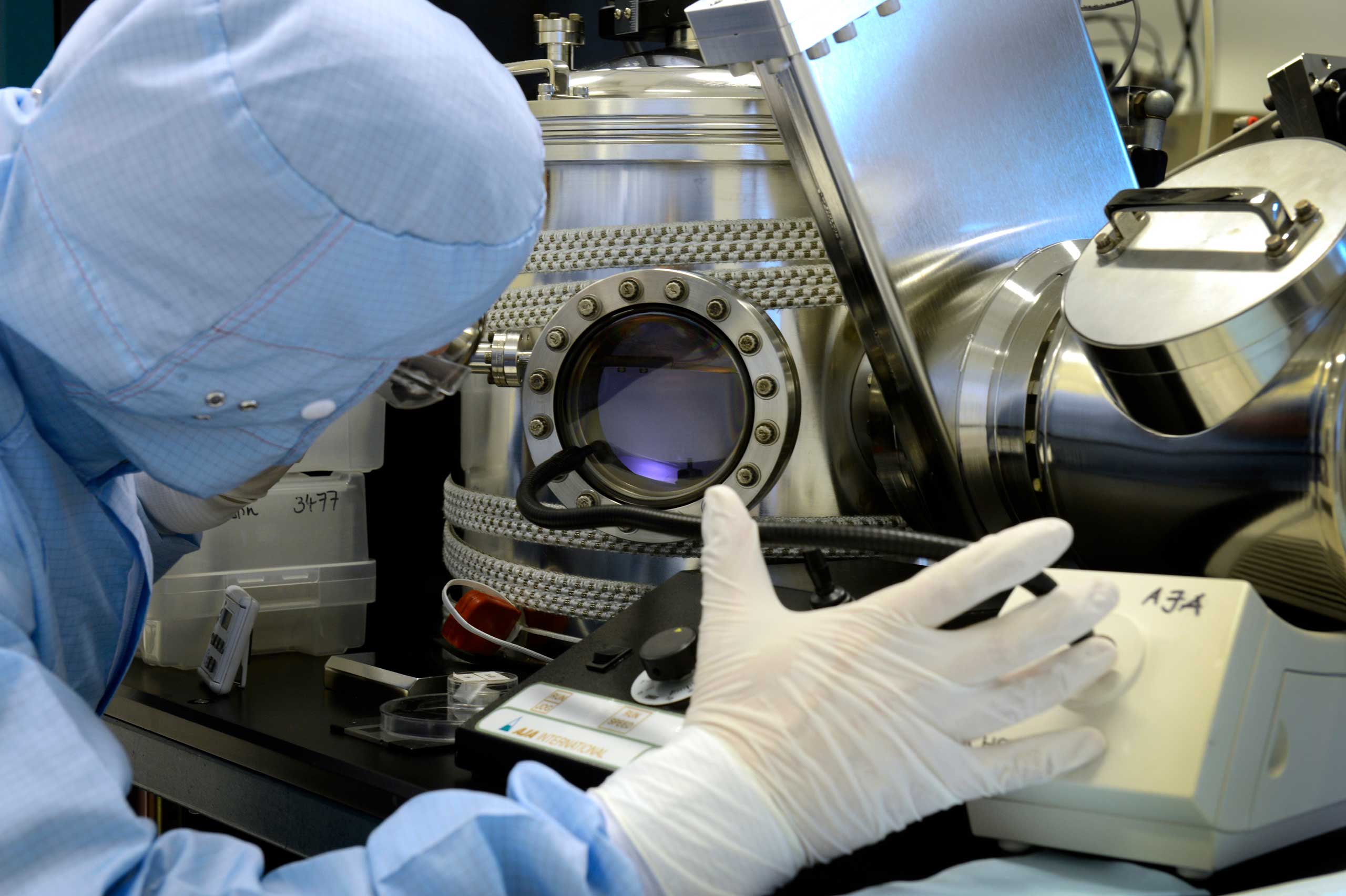 Nanotechnology for scientific research & commercial R&D - NanoLabNL